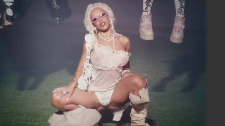 Doja Cat Lança Scarlet Ouça O Novo álbum Da Rapper Com As Letras